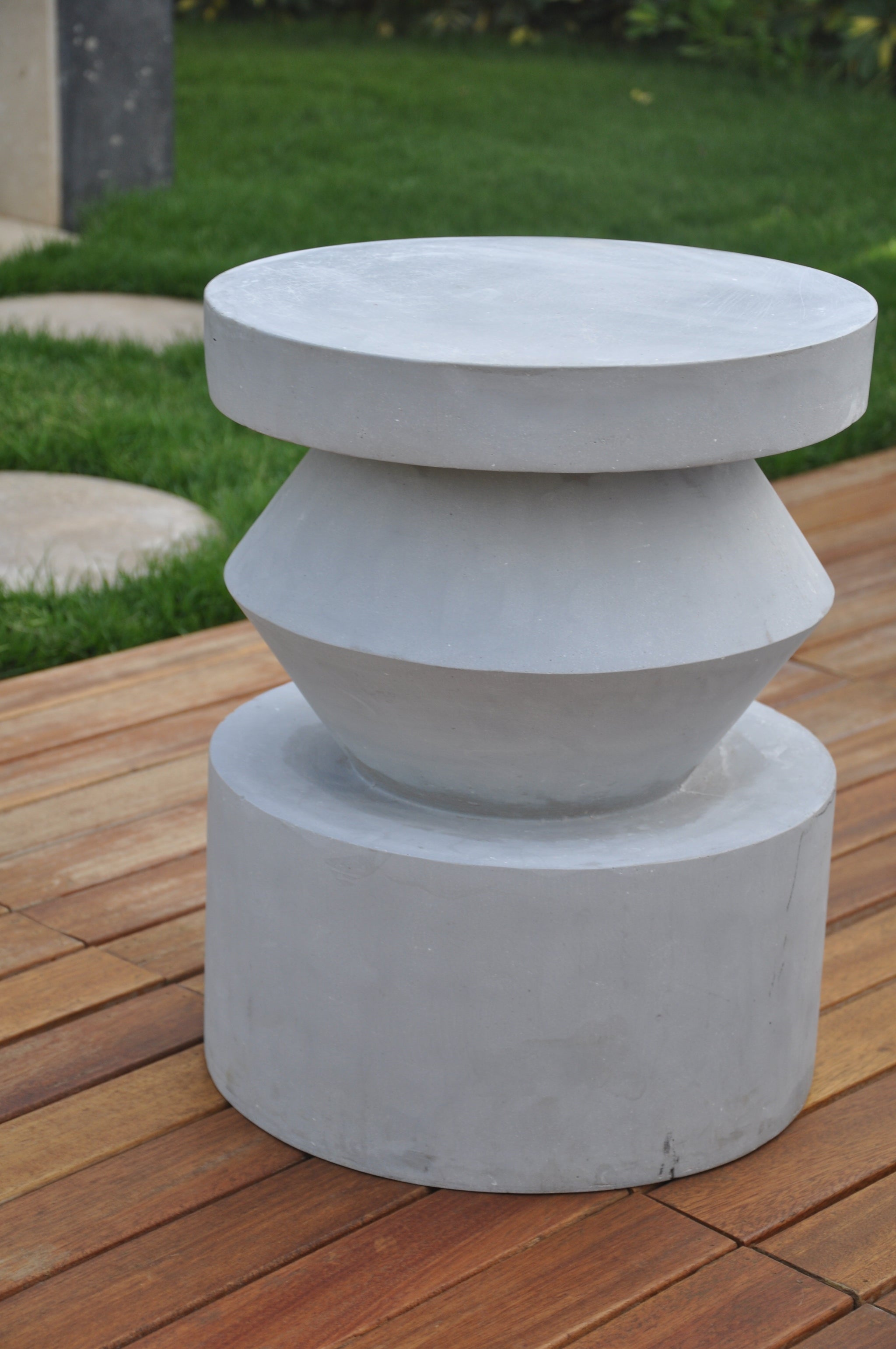 Uma Table – www.handpickeg.com