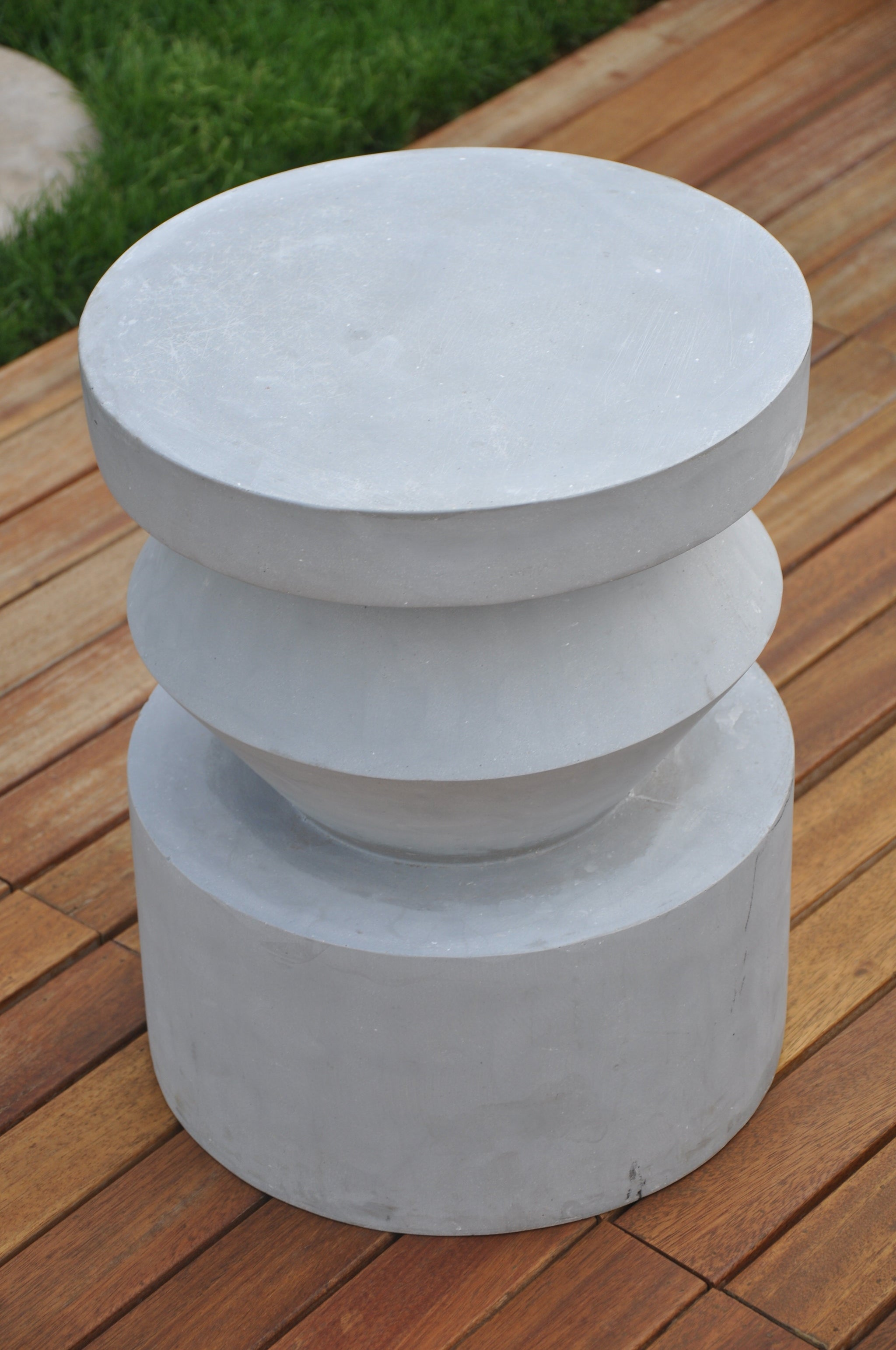 Uma Table – www.handpickeg.com