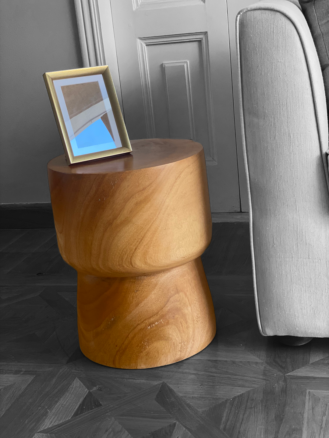 Uno Table – www.handpickeg.com