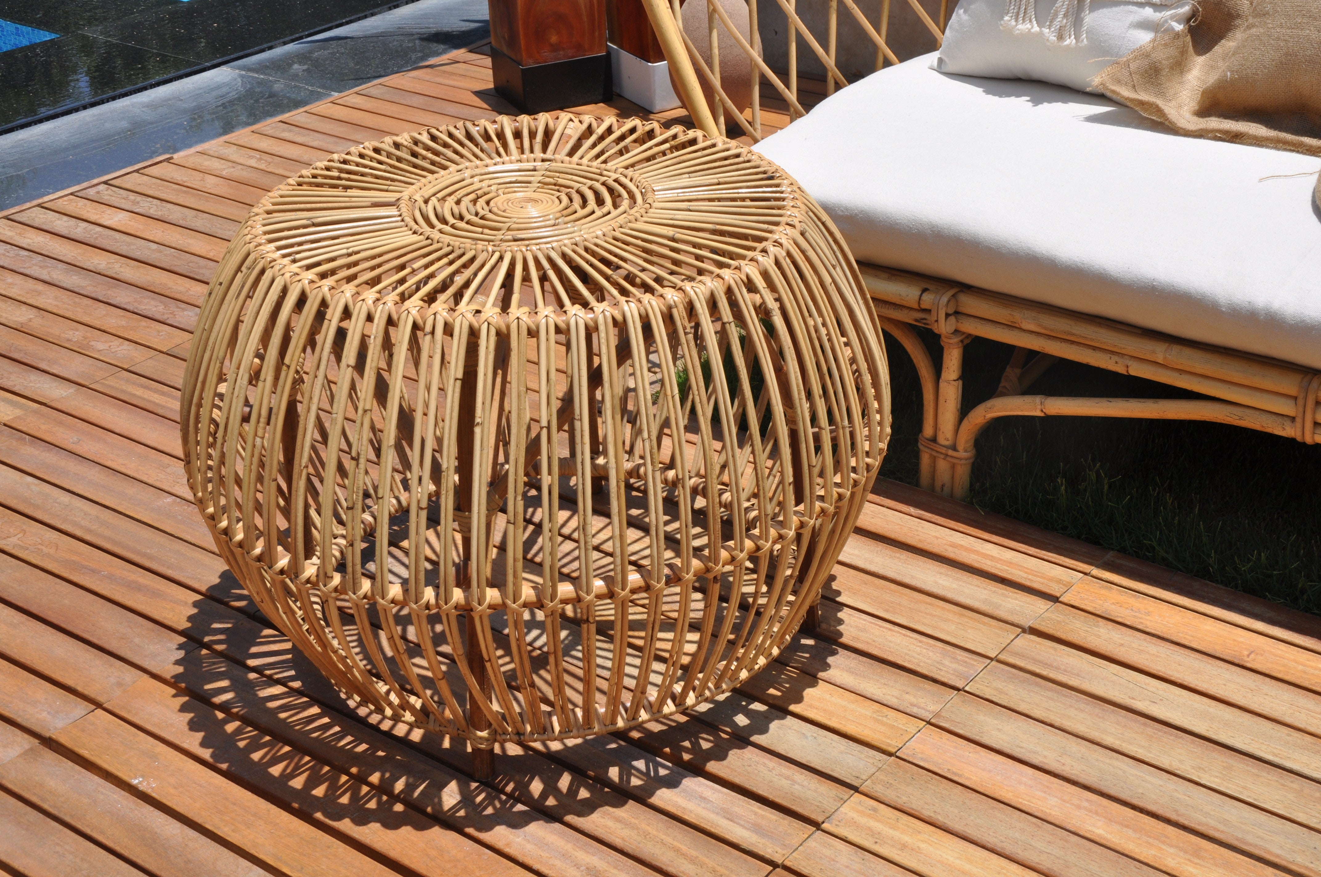 Zoya Bamboo Table – www.handpickeg.com